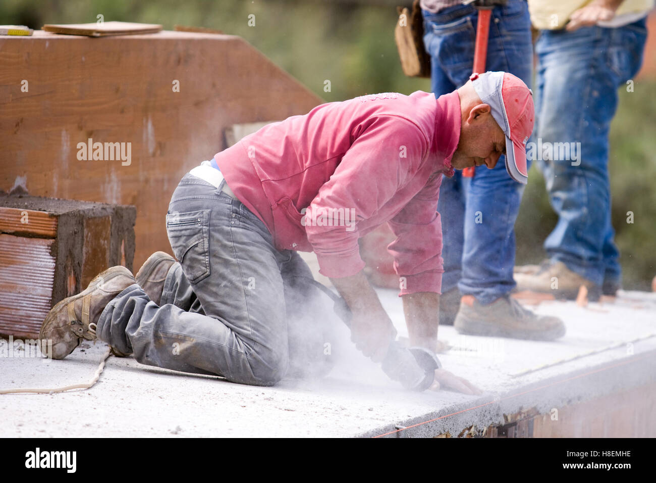 bricklayer working in a building site Stock Photo - Alamy