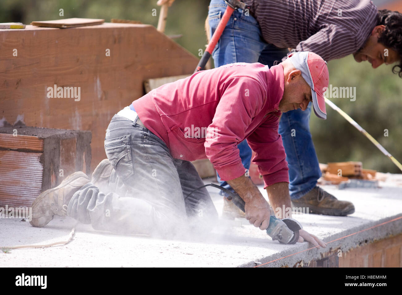 bricklayer working in a building site Stock Photo - Alamy