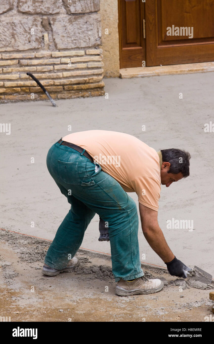 bricklayer working in a building site Stock Photo - Alamy