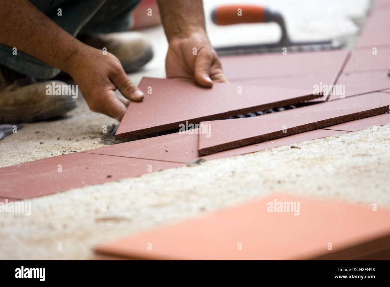 bricklayer working in a building site Stock Photo - Alamy