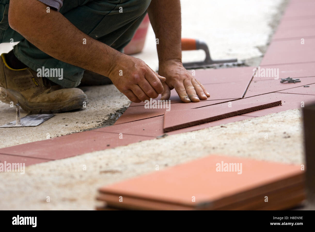 bricklayer working in a building site Stock Photo - Alamy
