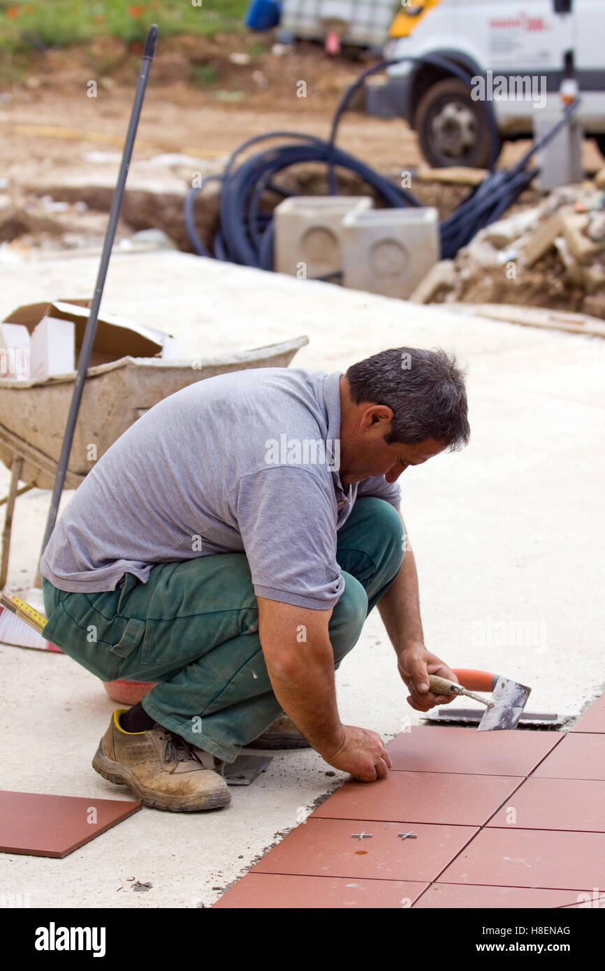 bricklayer working in a building site Stock Photo - Alamy