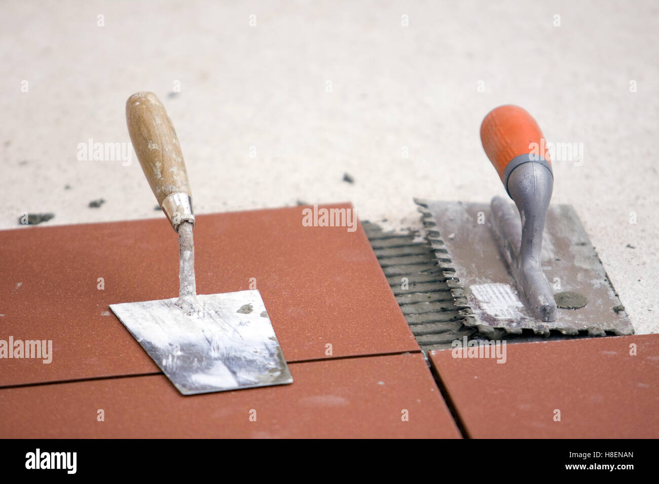 bricklayer working in a building site Stock Photo - Alamy
