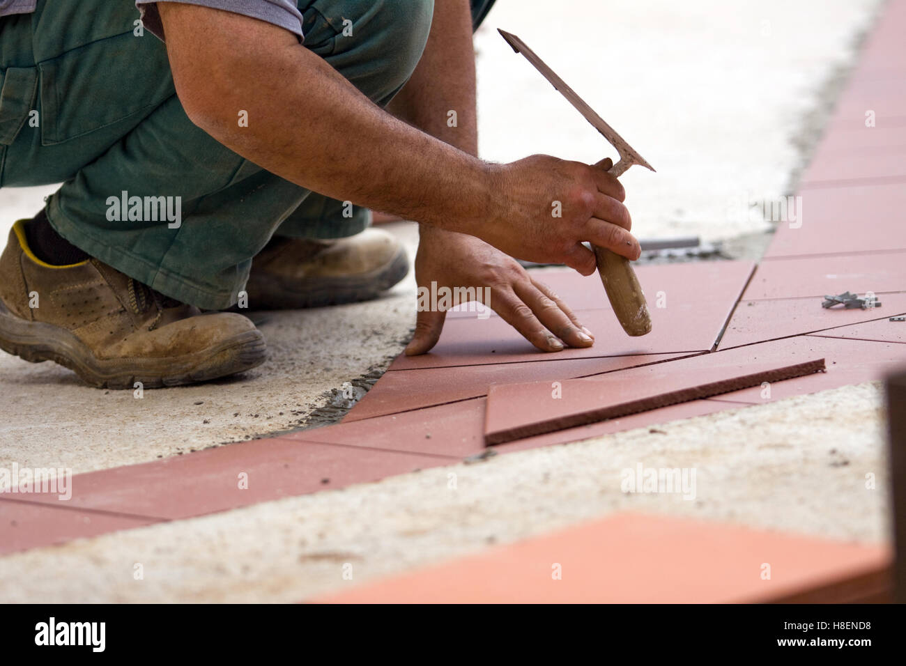 bricklayer working in a building site Stock Photo - Alamy