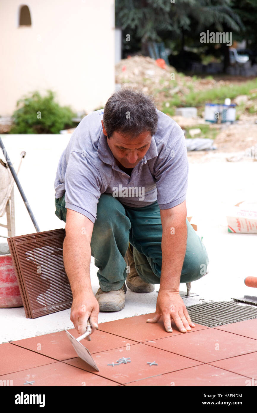 bricklayer working in a building site Stock Photo - Alamy