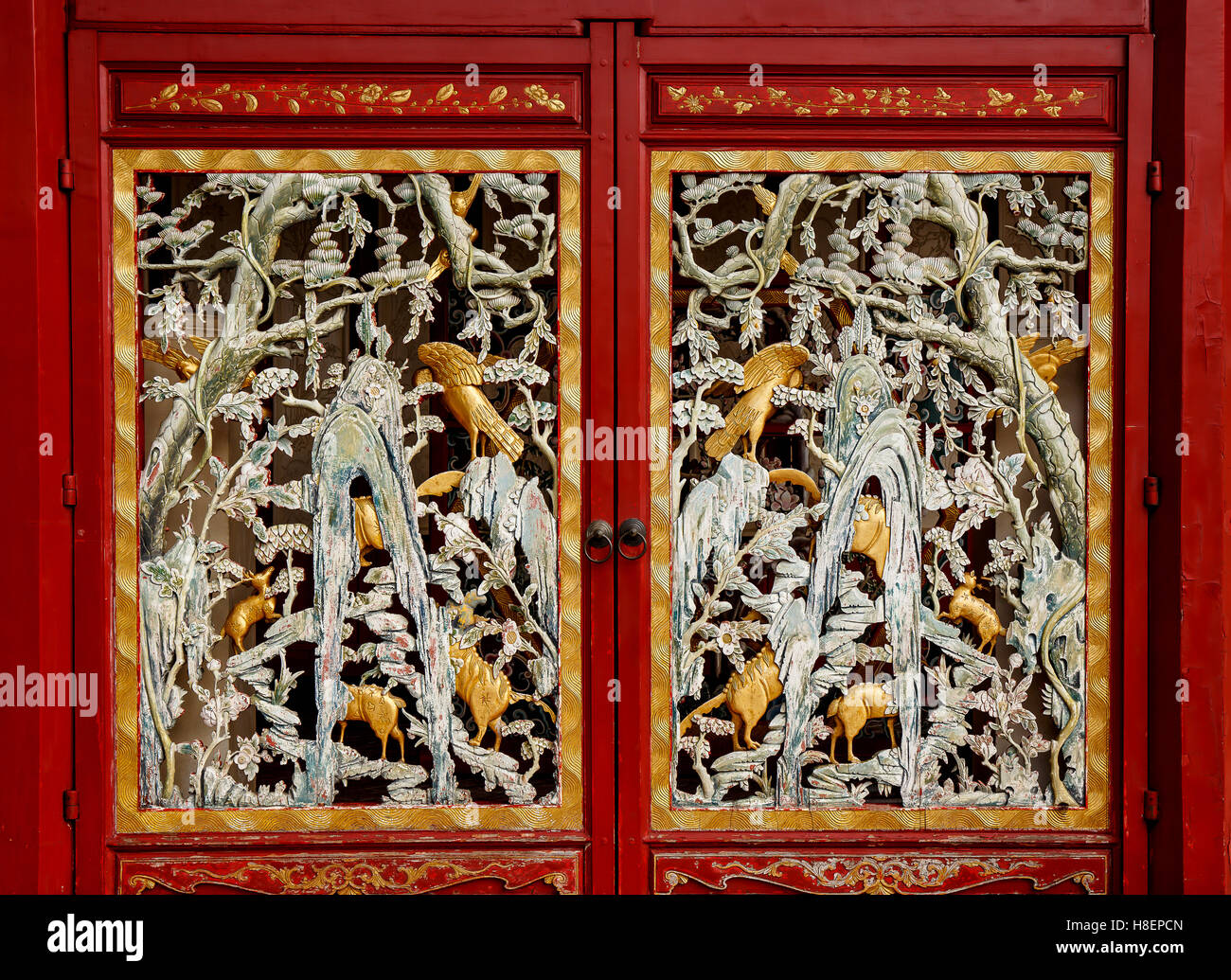Old wood door chinese style Stock Photo - Alamy