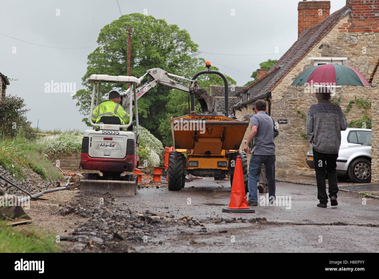Installing internet rural hi-res stock photography and images - Alamy
