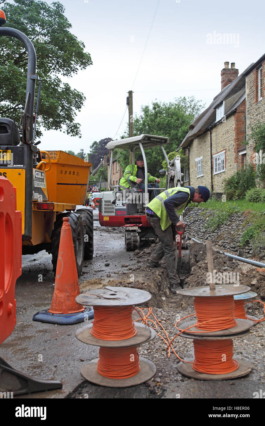 Installing broadband rural hi-res stock photography and images - Alamy