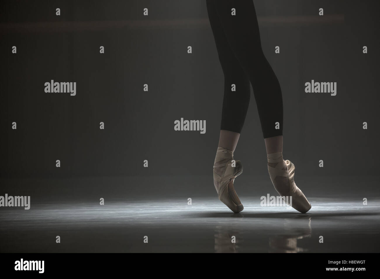 Dancer legs hi-res stock photography and images - Alamy