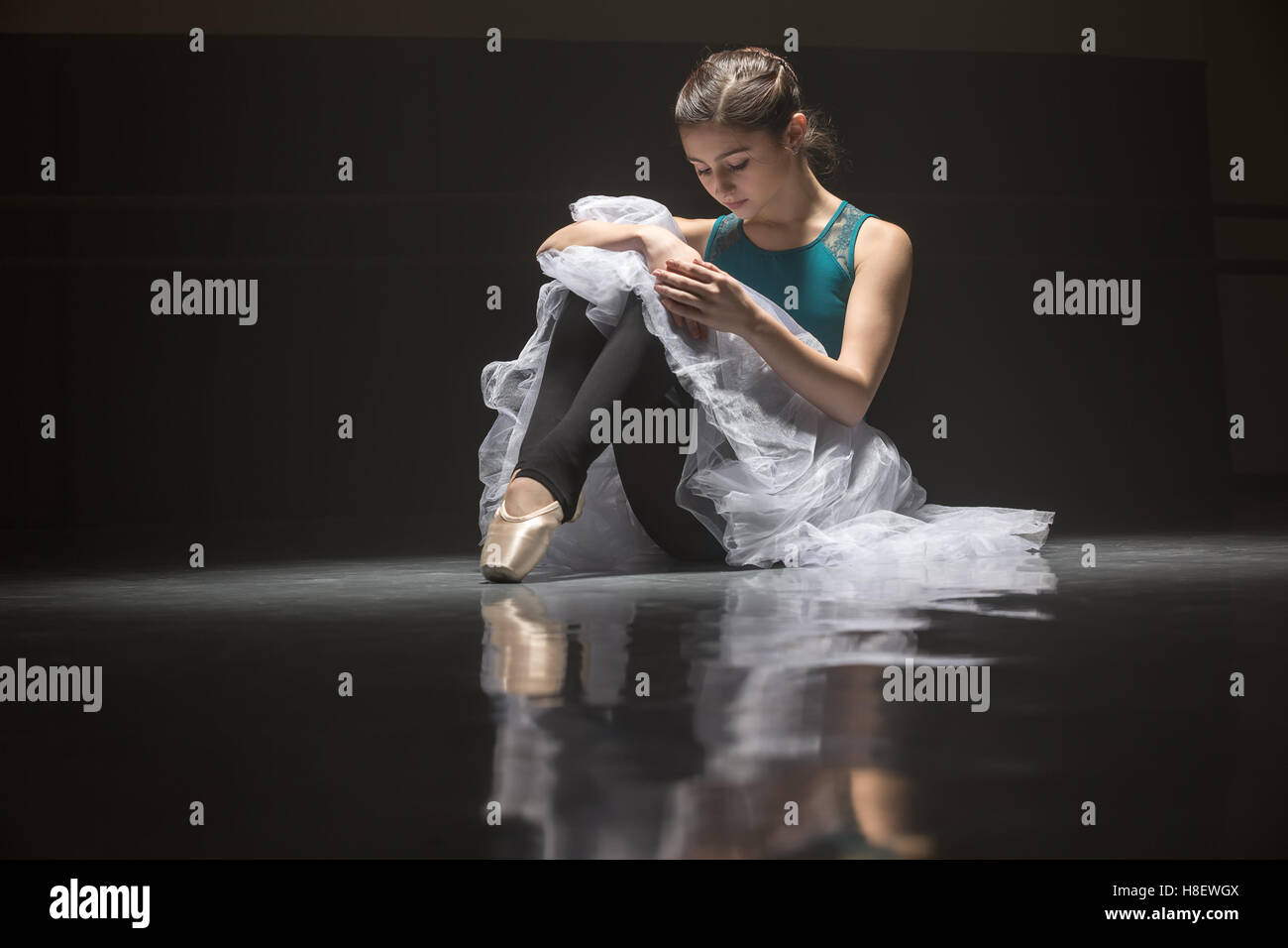 Ballerina dancer hi-res stock photography and images - Alamy