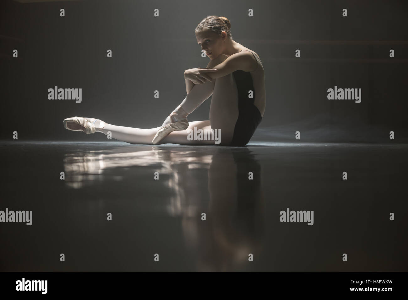 Ballet dancer seated hi-res stock photography and images - Alamy