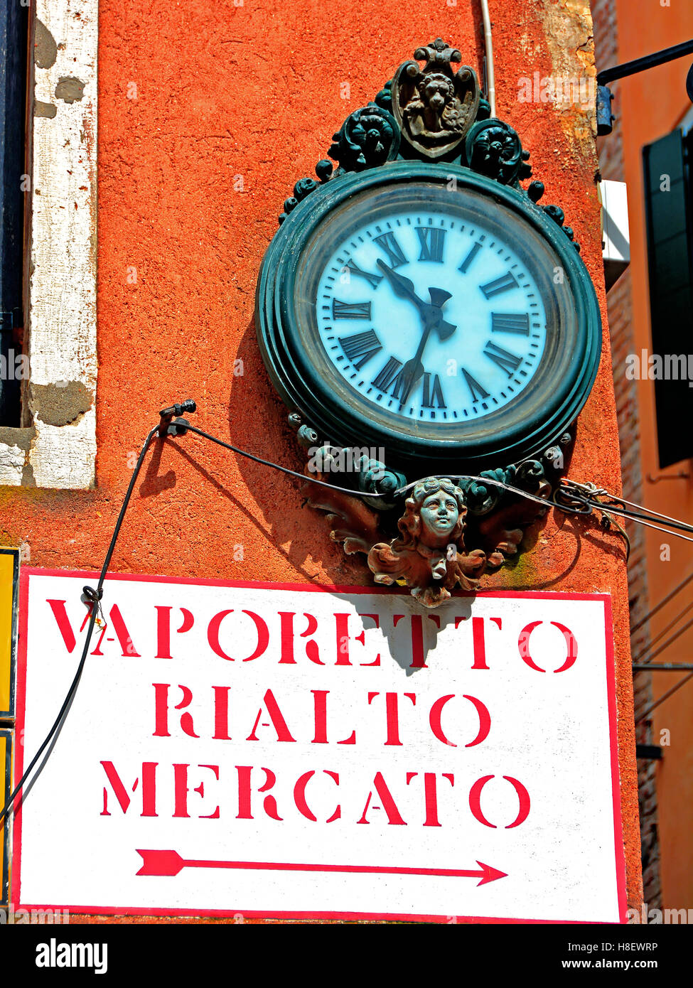 Grand arcade clock hi-res stock photography and images - Alamy