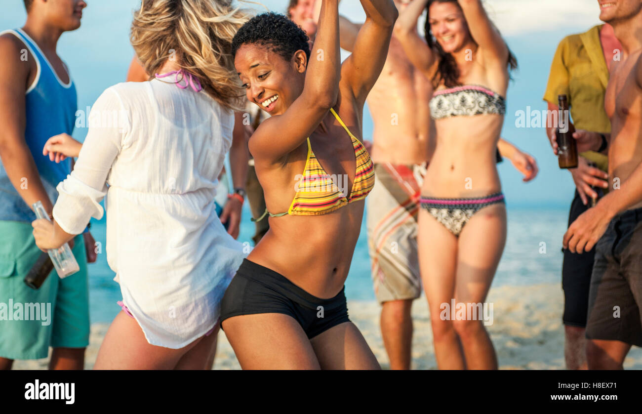 Dancing beach party hi-res stock photography and images - Alamy