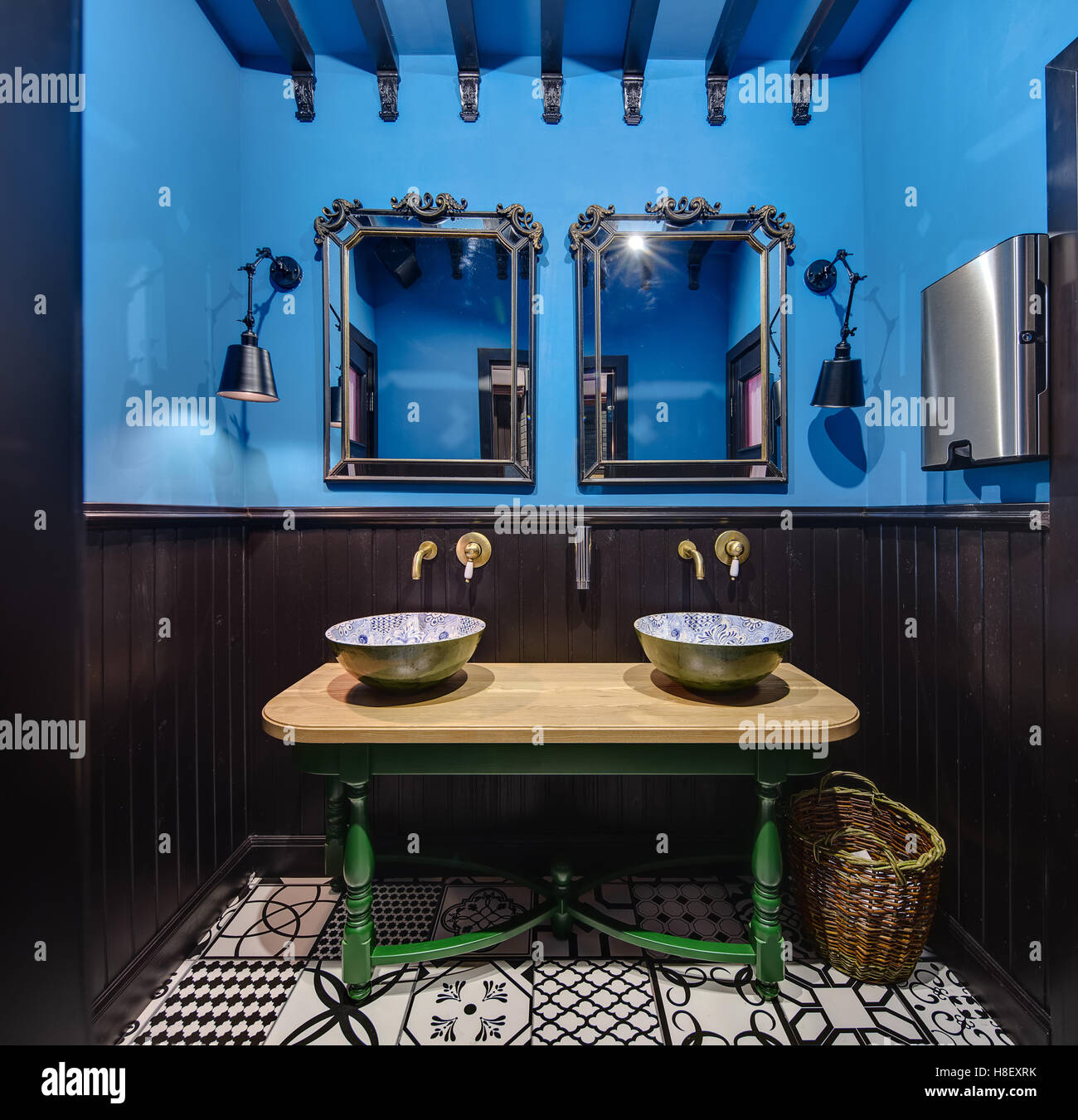 Restroom Cafe Stock Photos & Restroom Cafe Stock Images - Alamy