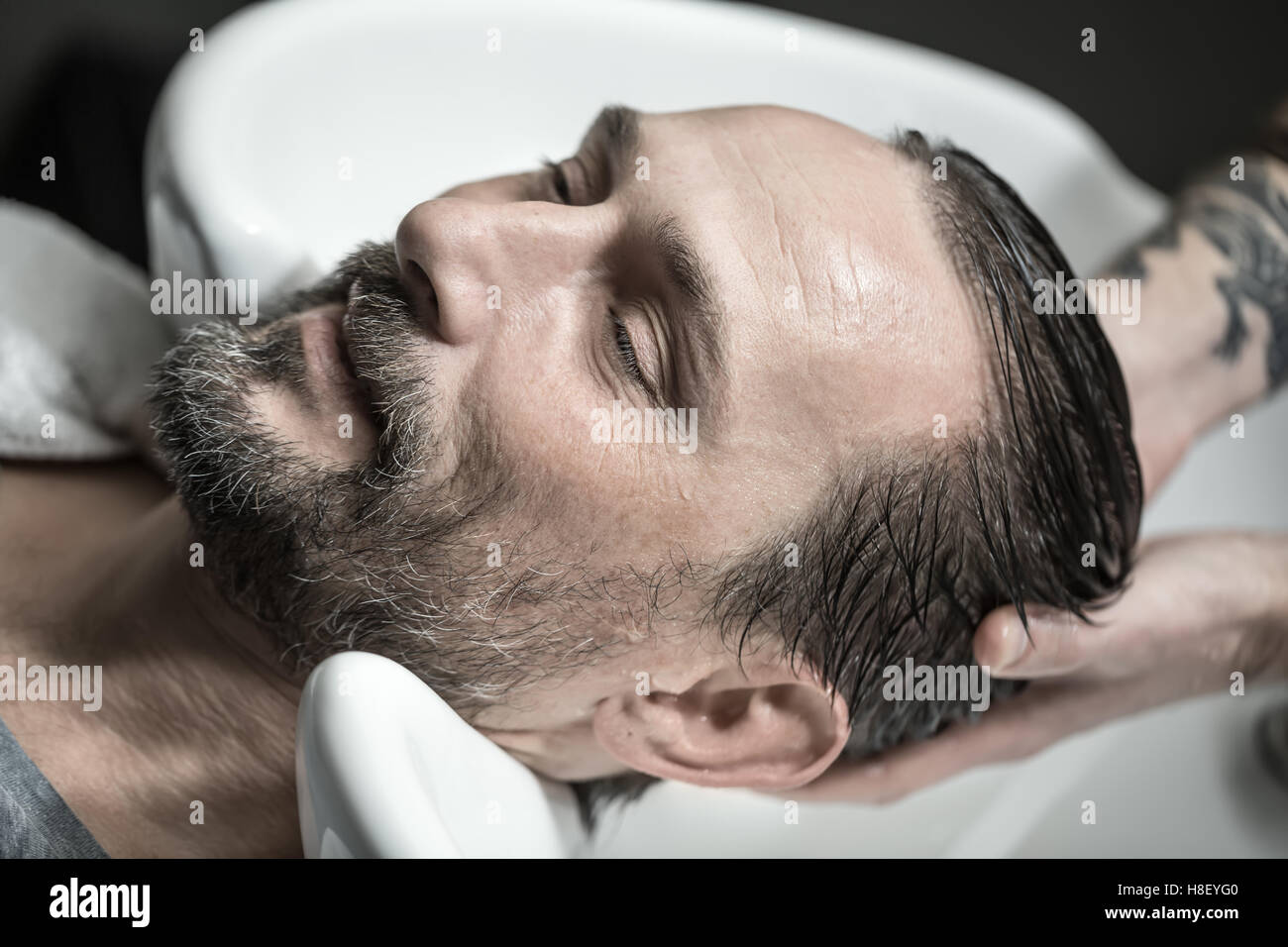 Sink washing head in hi-res stock photography and images - Alamy