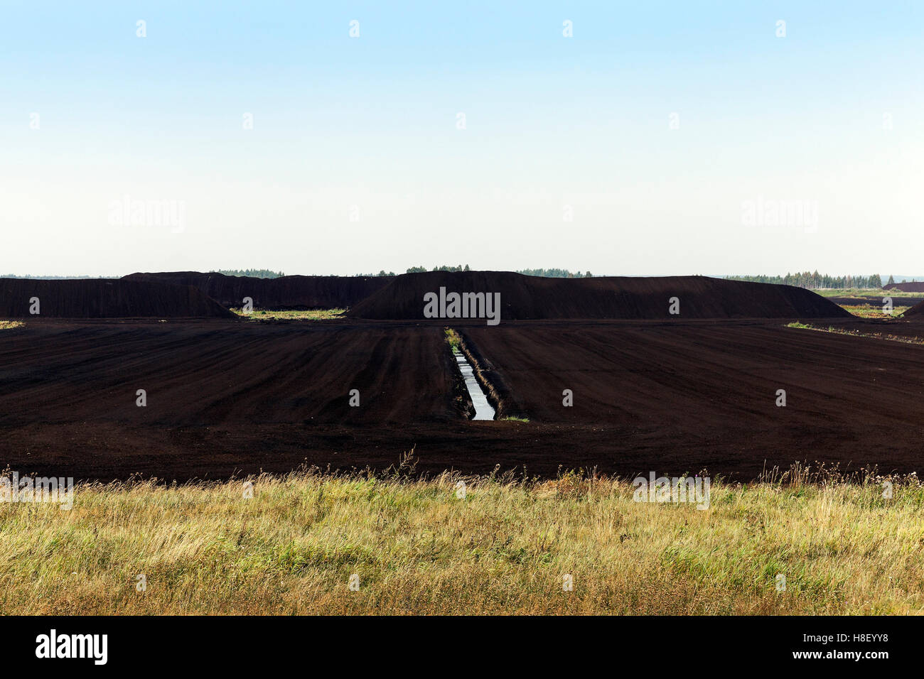 extraction of peat Stock Photo - Alamy
