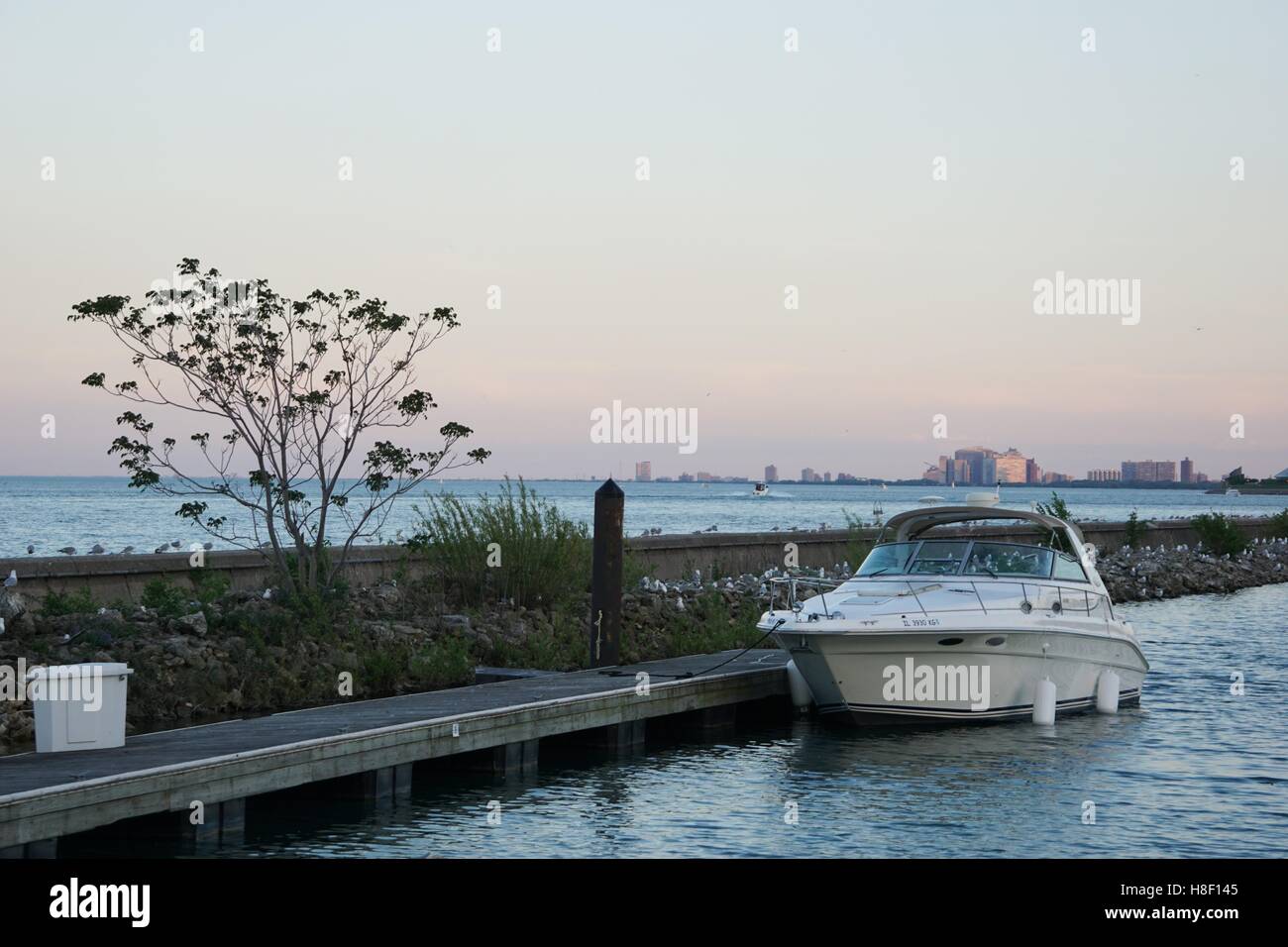 Boat at Sunset Chicago Harbour Lake Michigan Stock Photo - Alamy