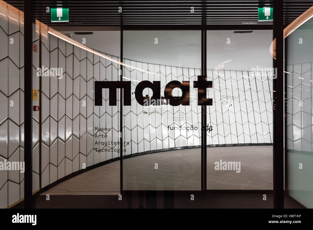 Modern glass architecture and doors hi-res stock photography and images ...