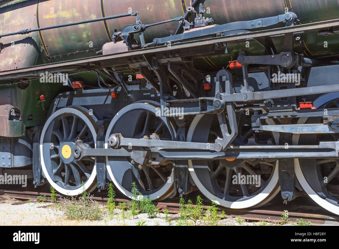 Detail of train wheels hi-res stock photography and images - Alamy