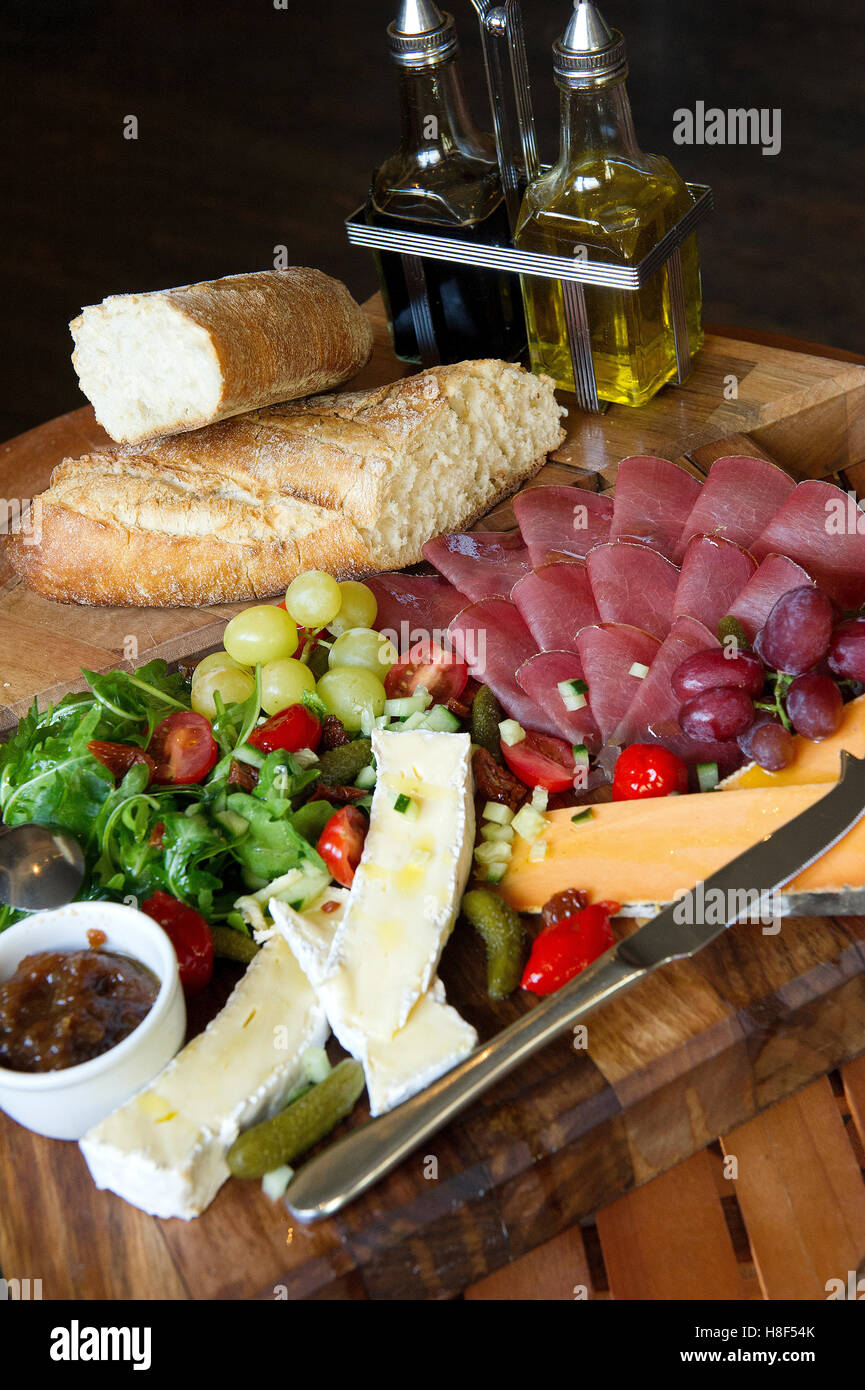 Ploughmans lunch ham cheese hi-res stock photography and images - Alamy