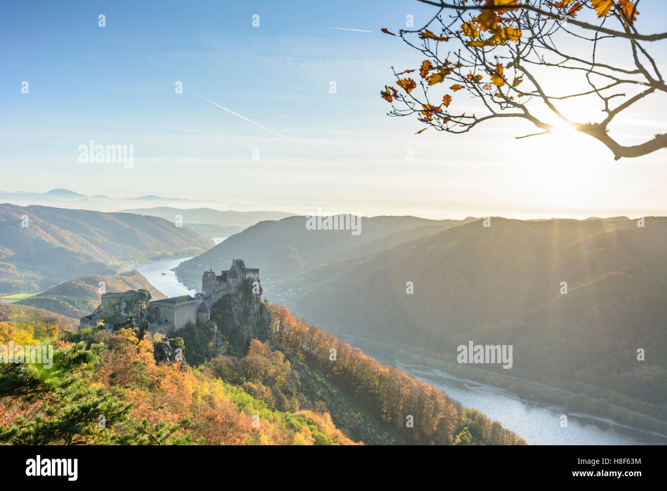 Schönbühel-Aggsbach: Aggstein Castle, river Danube, Wachau ...