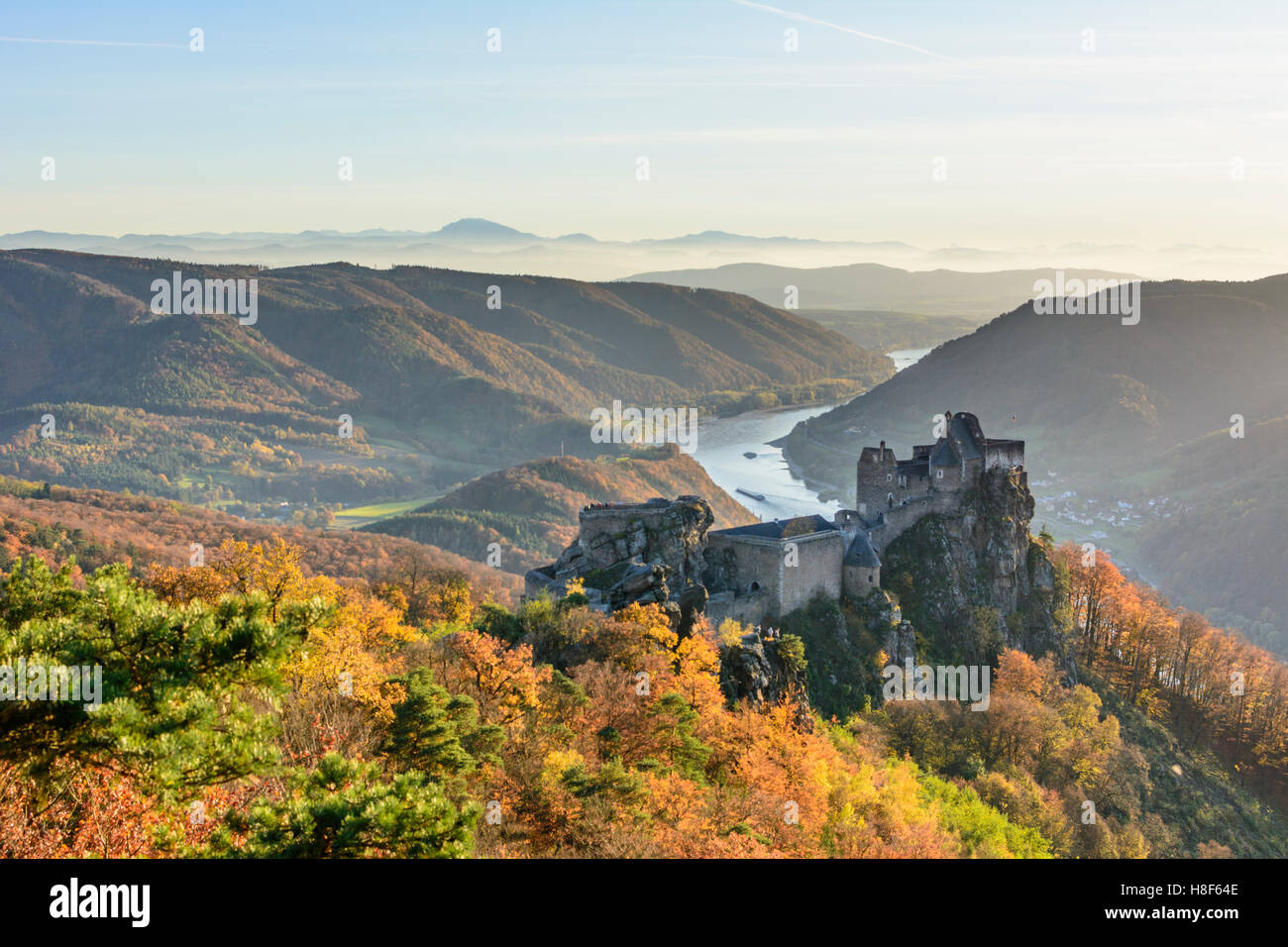 Schönbühel-Aggsbach: Aggstein Castle, river Danube, Wachau ...