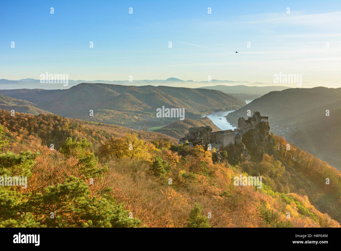 Schönbühel-Aggsbach: Aggstein Castle, river Danube, Wachau ...
