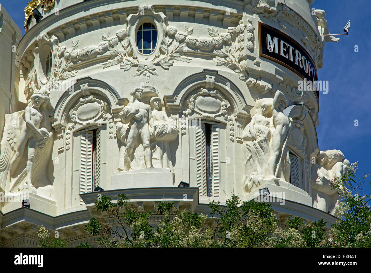 Detail of the Metropolis building facade, Madrid Stock Photo - Alamy