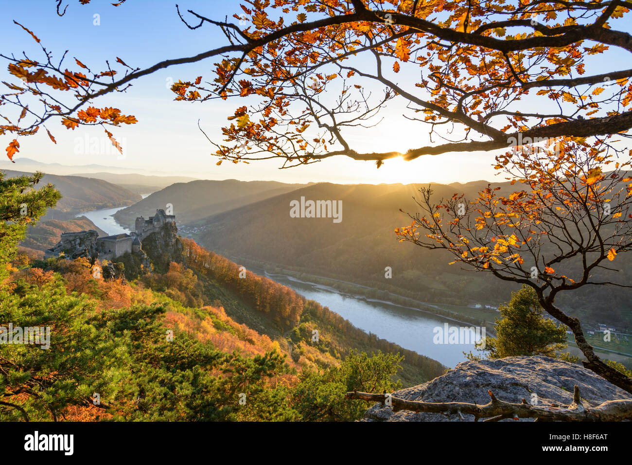 Schönbühel-Aggsbach: Aggstein Castle, river Danube, Wachau ...