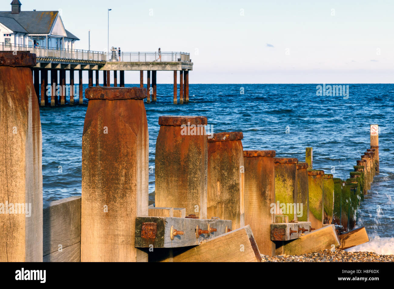 Beach sea wall groynes hi-res stock photography and images - Alamy