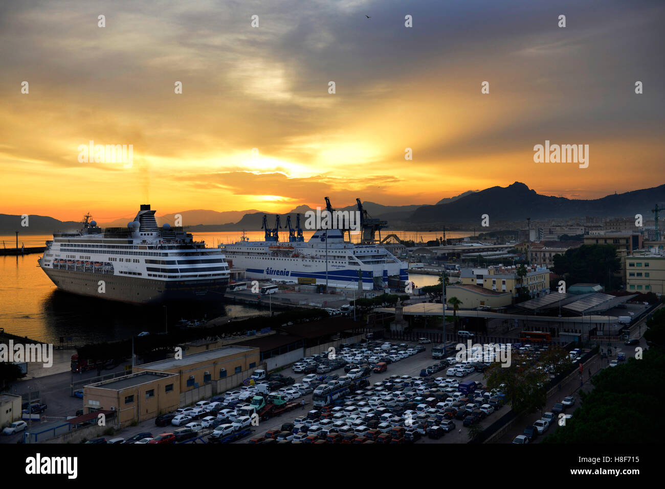 Palermo italy port hi-res stock photography and images - Alamy