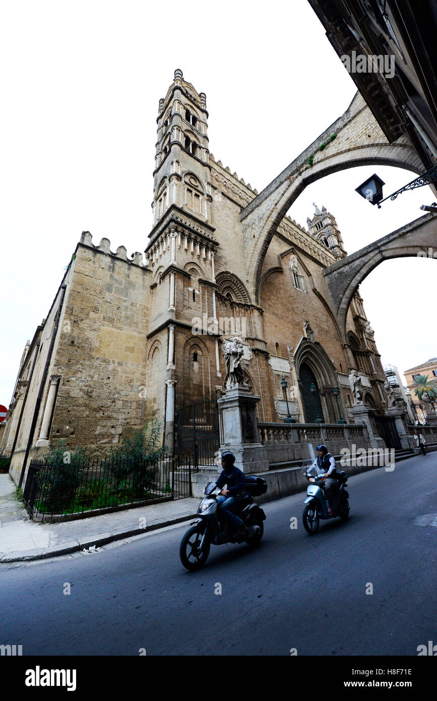 Norman and gothic architecture hi-res stock photography and images - Alamy