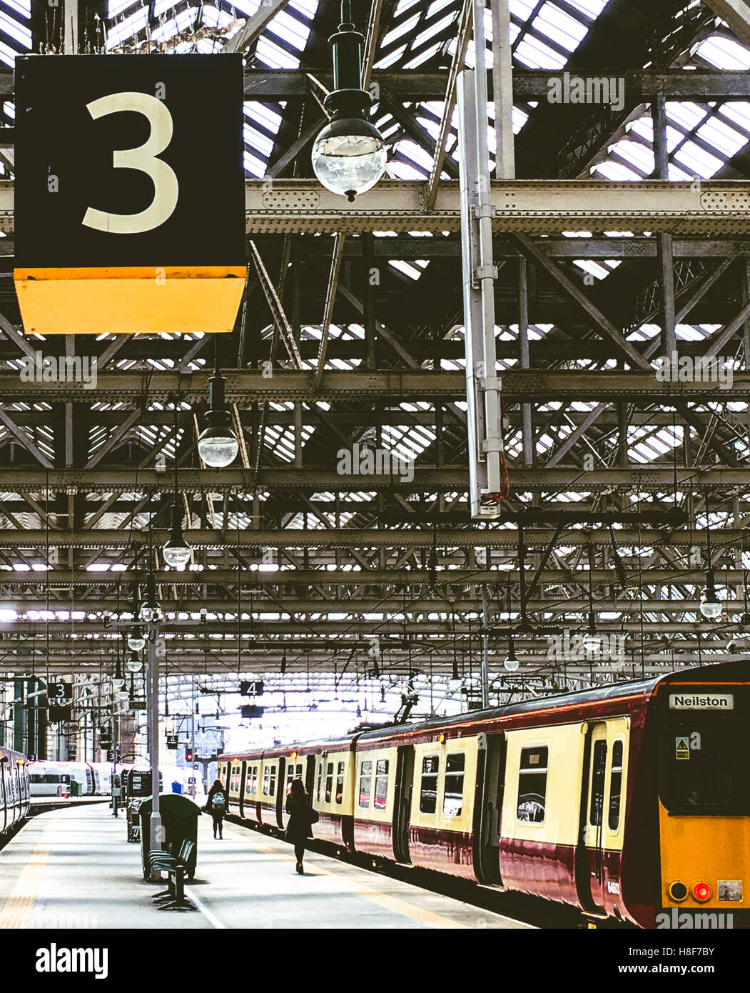 Track 3 at train station, Glasgow, Scotland, United Kingdom Stock Photo ...