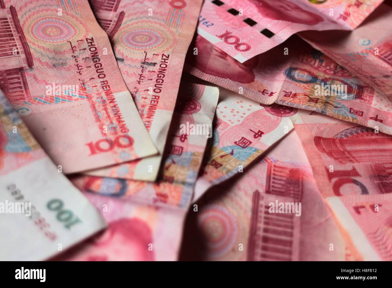 Pile of 100 yuan notes Stock Photo - Alamy