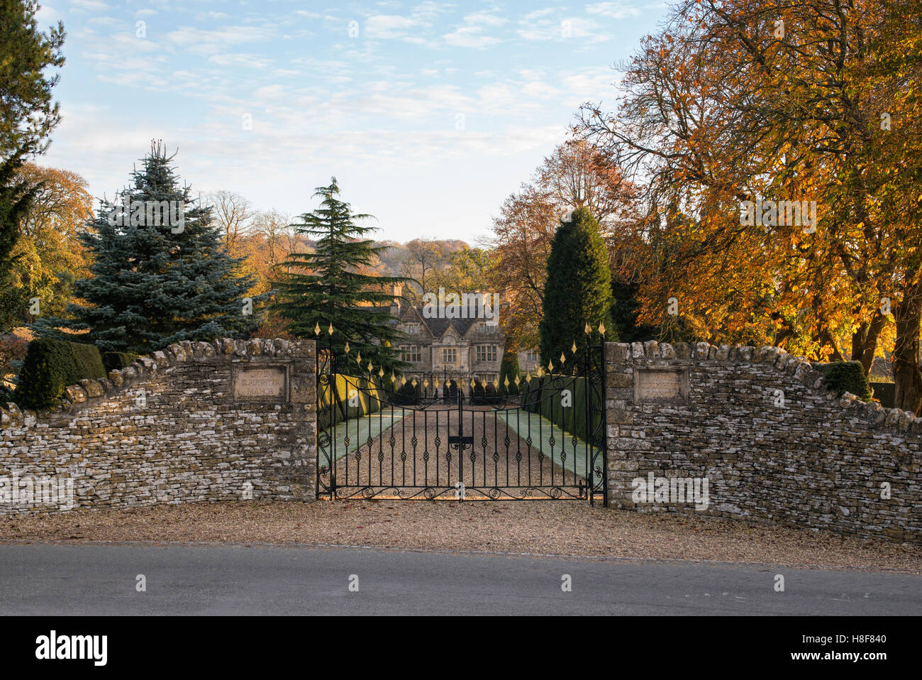 Manor house gate hi-res stock photography and images - Alamy