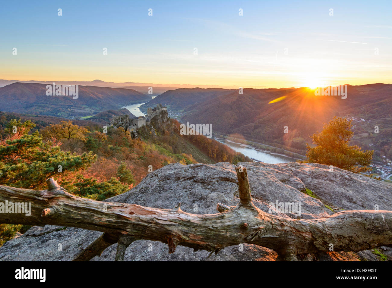 Schönbühel-Aggsbach: Aggstein Castle, river Danube, Wachau ...
