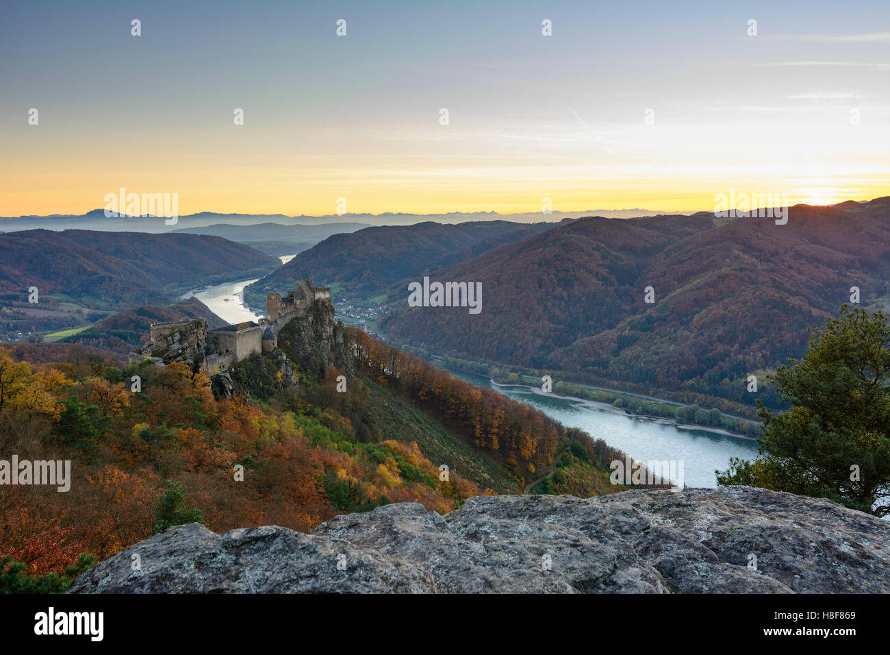 Schönbühel-Aggsbach: Aggstein Castle, river Danube, Wachau ...