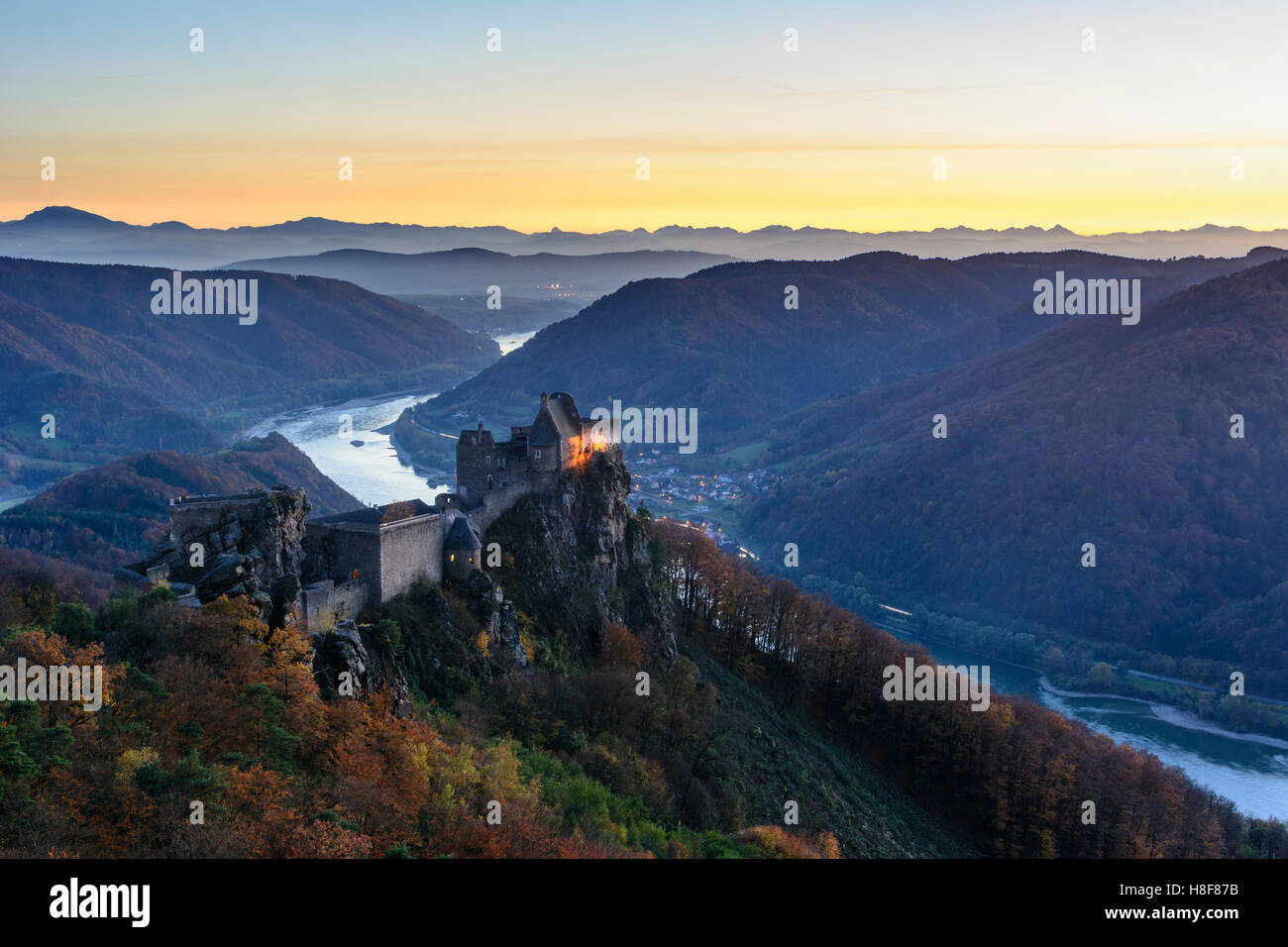 Schönbühel-Aggsbach: Aggstein Castle, river Danube, Wachau ...