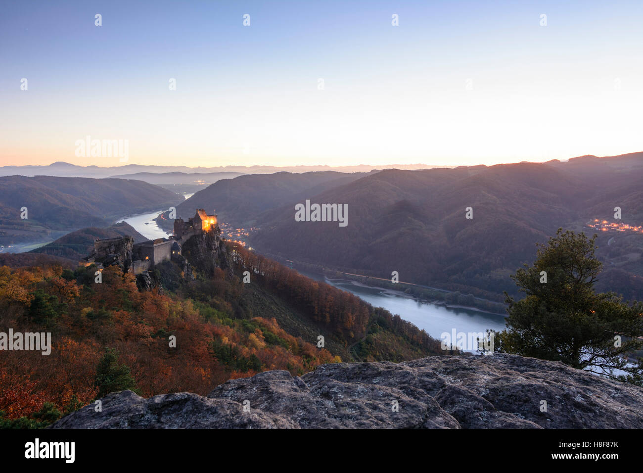 Schönbühel-Aggsbach: Aggstein Castle, river Danube, Wachau ...