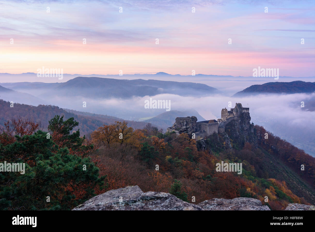 Schönbühel-Aggsbach: Aggstein Castle, river Danube, Wachau ...