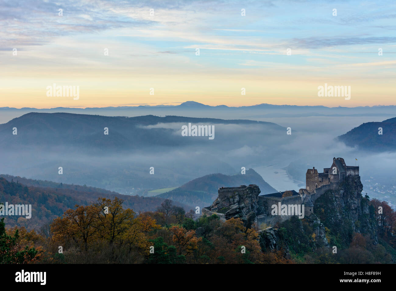 Schönbühel-Aggsbach: Aggstein Castle, river Danube, Wachau ...