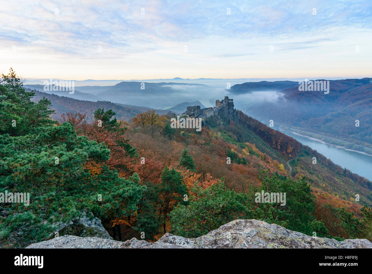 Schönbühel-Aggsbach: Aggstein Castle, river Danube, Wachau ...