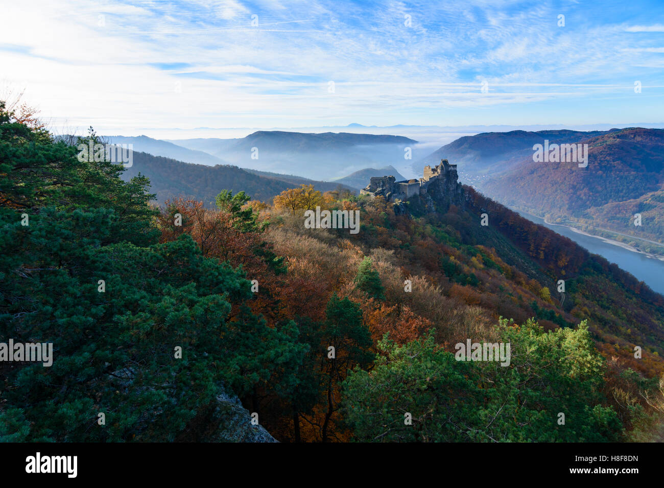 Schönbühel-Aggsbach: Aggstein Castle, river Danube, Wachau ...