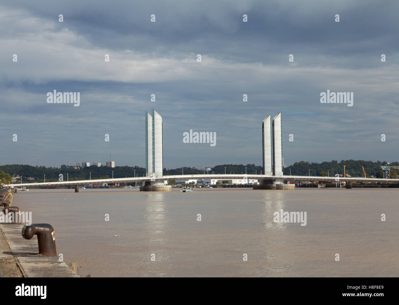 The Pont Jacques Chaban-Delmas is a vertical-lift bridge over the ...