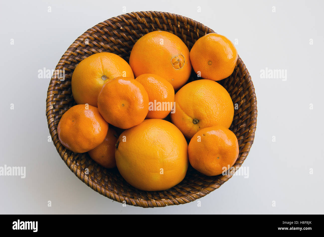 Citrus fruit in basket hi-res stock photography and images - Alamy