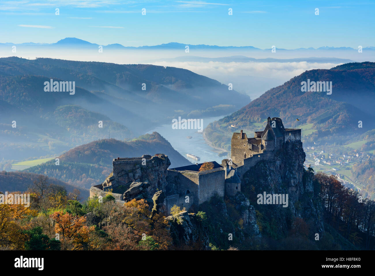 Schönbühel-Aggsbach: Aggstein Castle, river Danube, Wachau ...