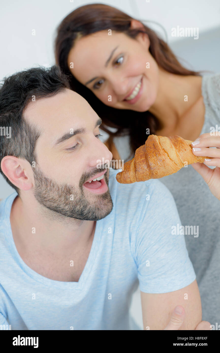 Romantic couple sharing hi-res stock photography and images - Alamy