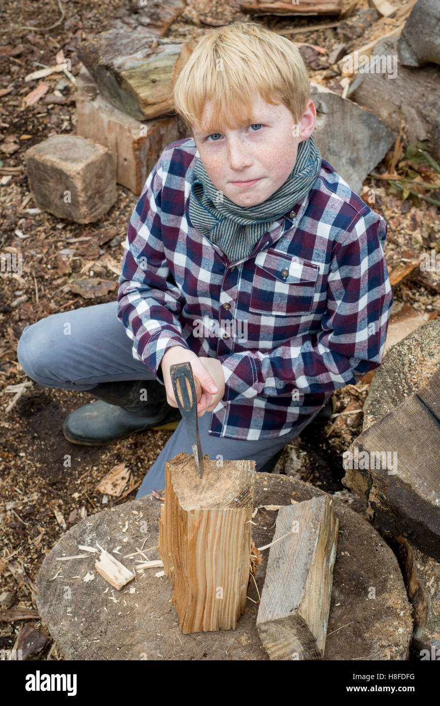 Cutting a check hi-res stock photography and images - Alamy