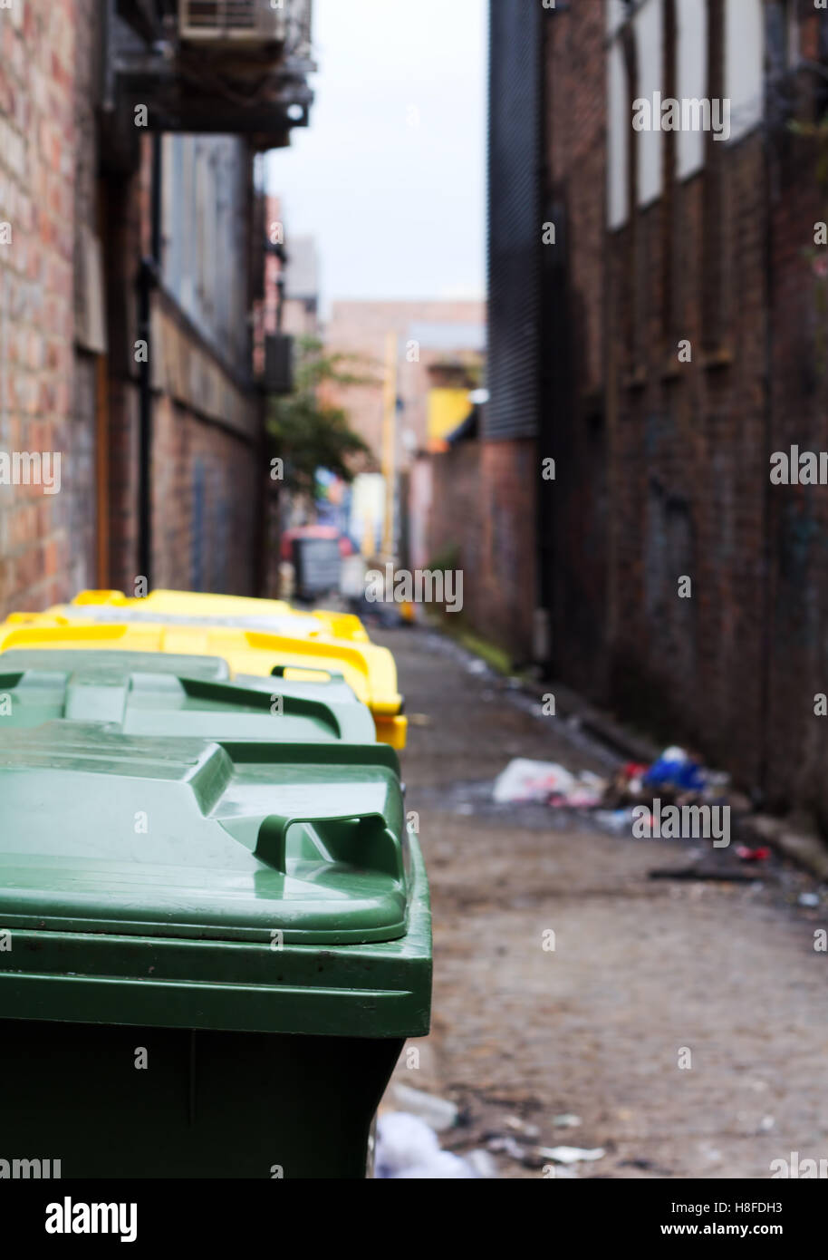Overflowing household waste bin empty hi-res stock photography and ...