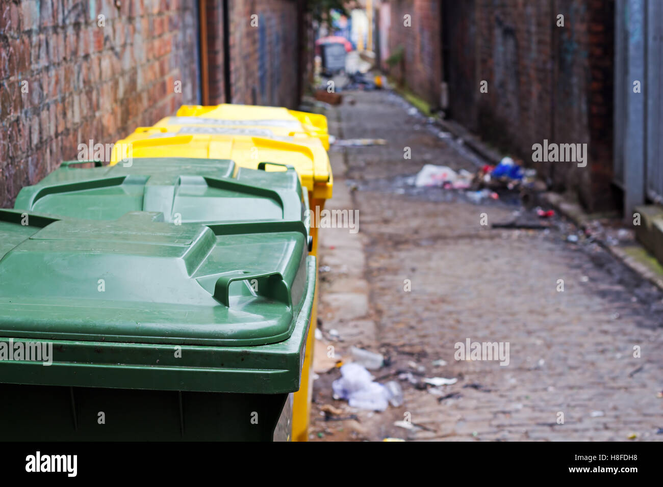 Bin in alley hi-res stock photography and images - Alamy
